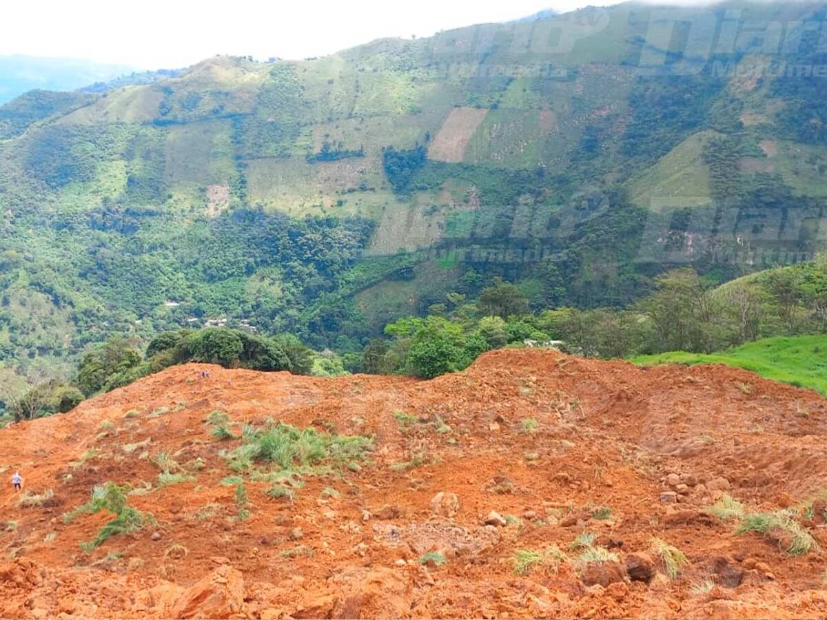Amatan- Huitiupan incomunicado por derrumbe carretero - Diario de Chiapas