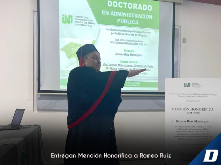 Entregan Mención Honorífica a Romeo Ruiz - Diario de Chiapas