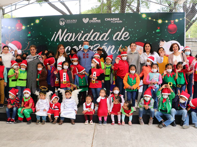 Celebra Rutilio la Navidad; lleva regalos a Casa Hogar Infantil ...