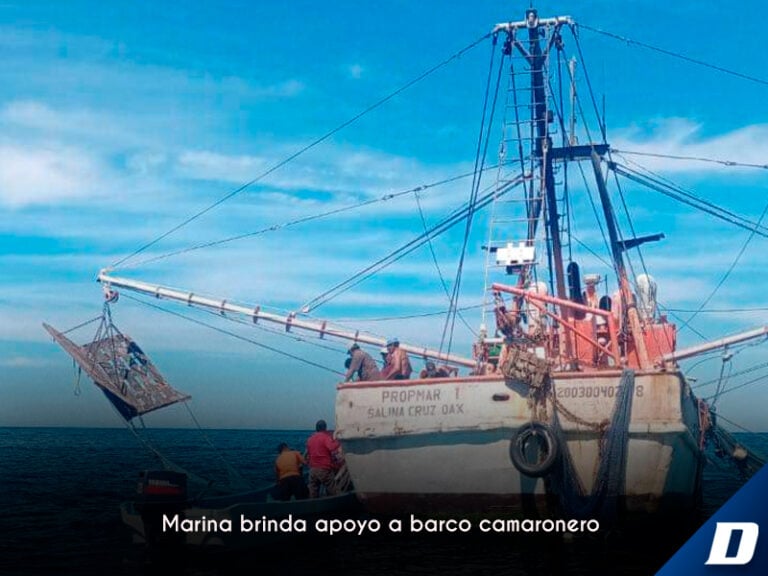 Marina brinda apoyo a barco camaronero - Diario de Chiapas