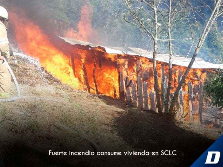 Fuerte incendio consume vivienda en SCLC - Diario de Chiapas