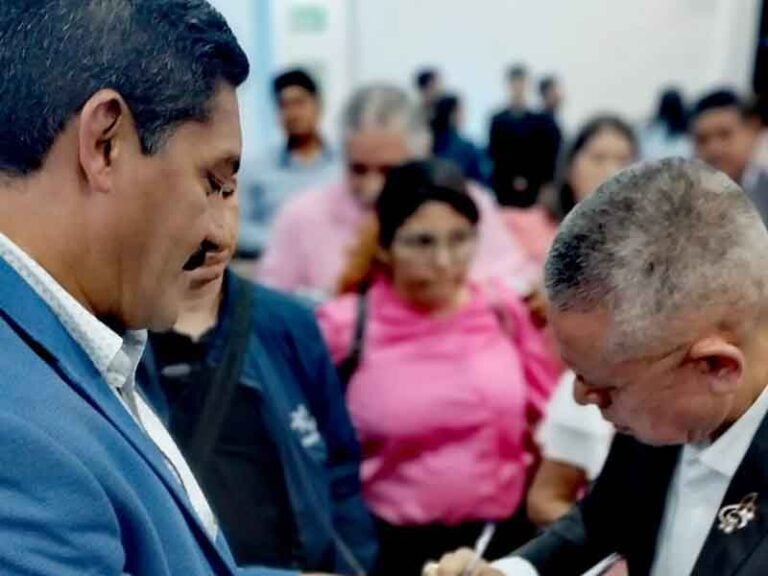 Asiste a foro empresarial - Diario de Chiapas