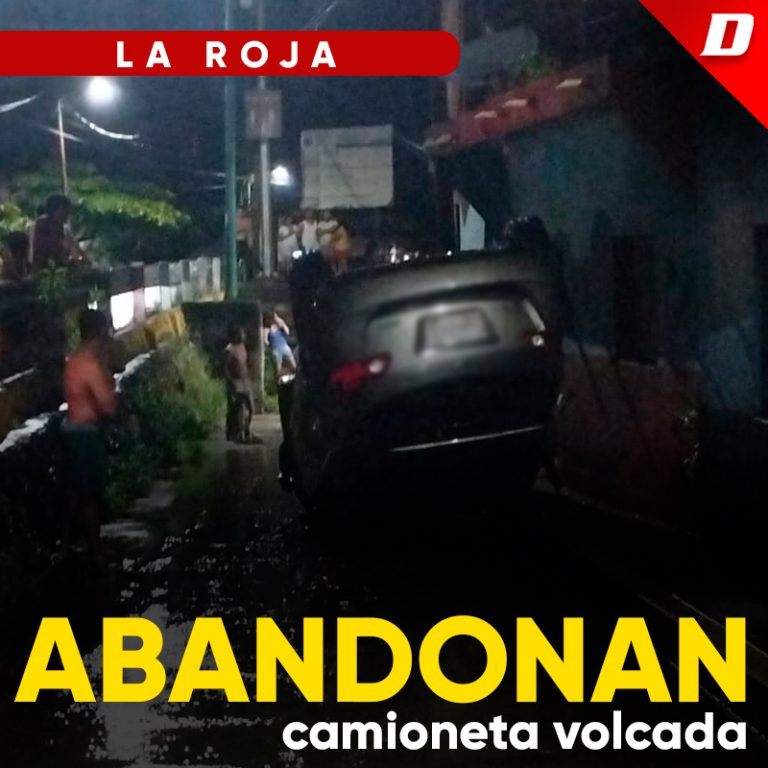 Abandonan camioneta volcada - Diario de Chiapas