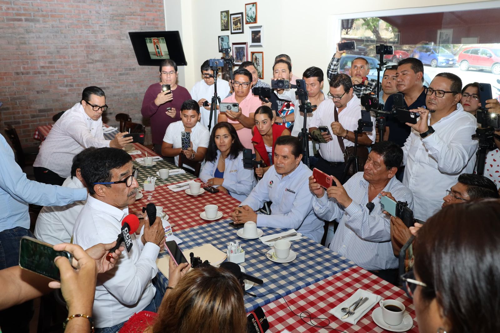 Paco Rojas quiere debatir - Diario de Chiapas