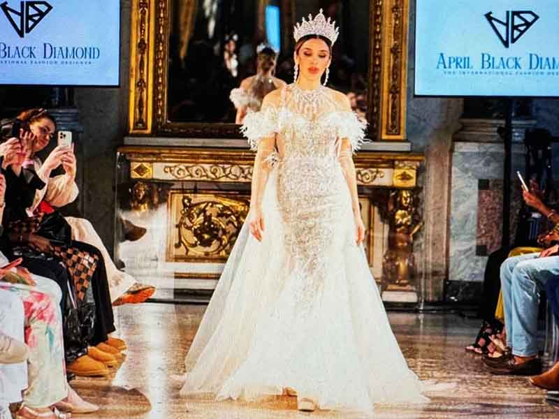 Emma Coronel debuta como modelo en Milán - Diario de Chiapas