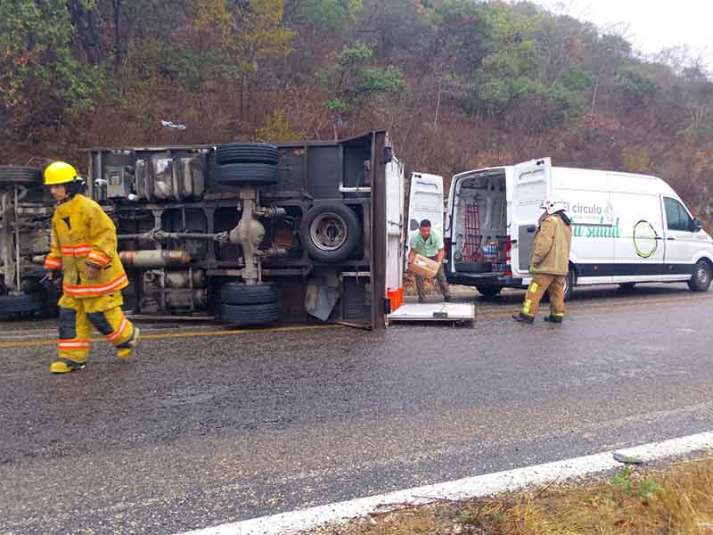 Vuelca camión con medicamentos en la Carretera La Trinitaria - San ...