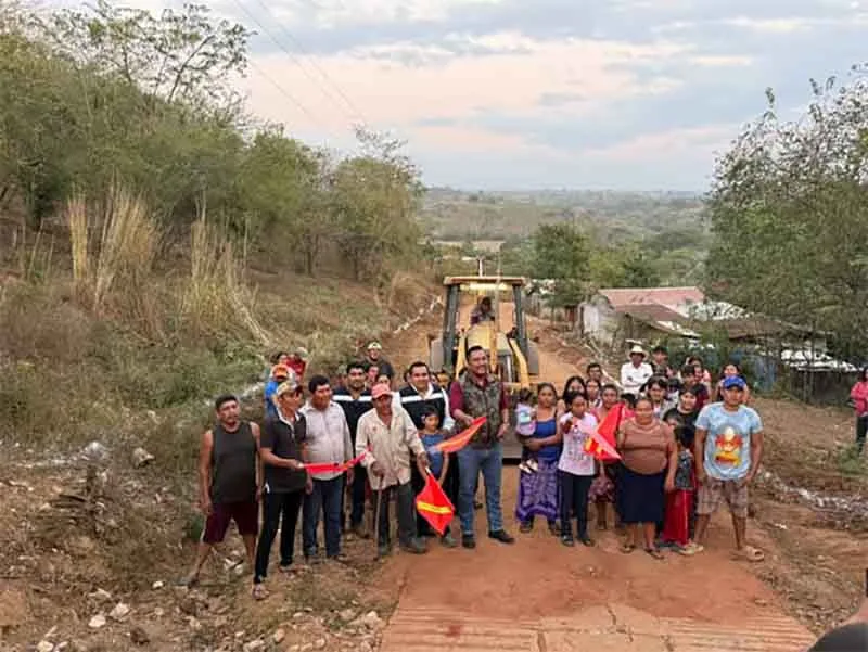 Banderazo a pavimentación - Diario de Chiapas