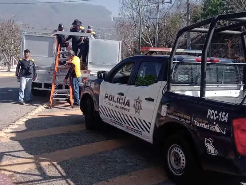 Tránsito vial es afectado - Diario de Chiapas