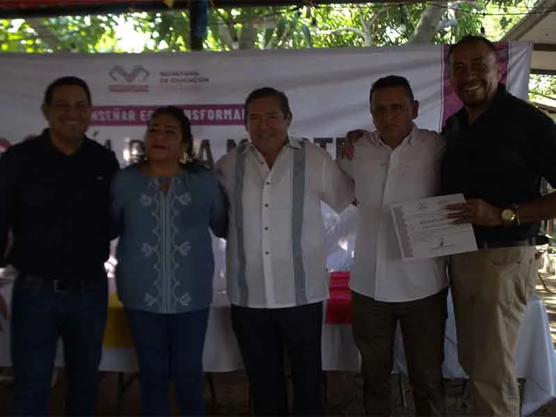 Reconocieron su trabajo - Diario de Chiapas