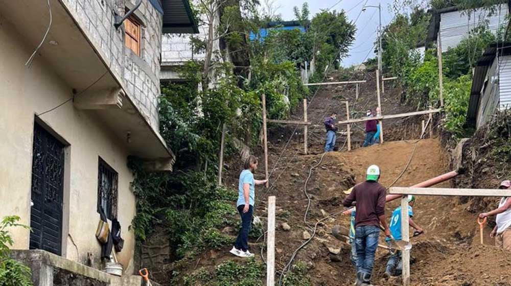 Inician obras en barrio - Diario de Chiapas